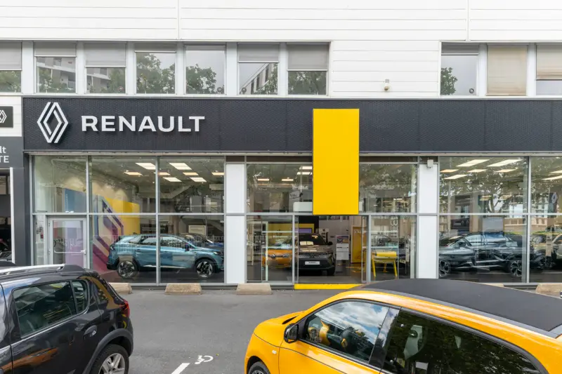 Garage Renault : La Defense - Retail Renault Group