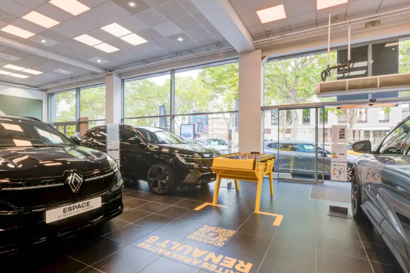 Garage Renault : La Defense - Retail Renault Group